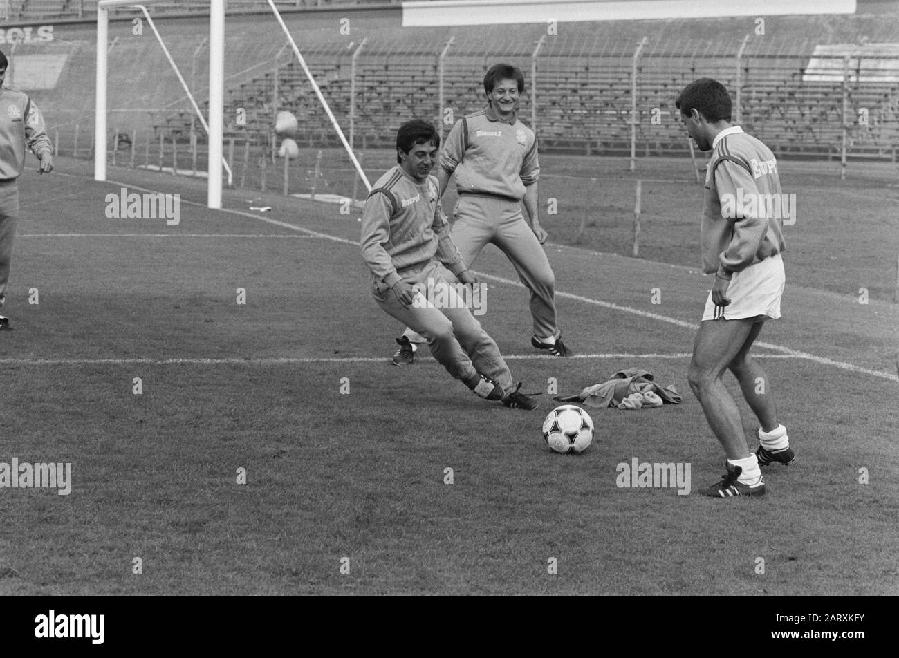 Training Olympique Marseille in Olympic Stadium Date: 19 April 1988 ...
