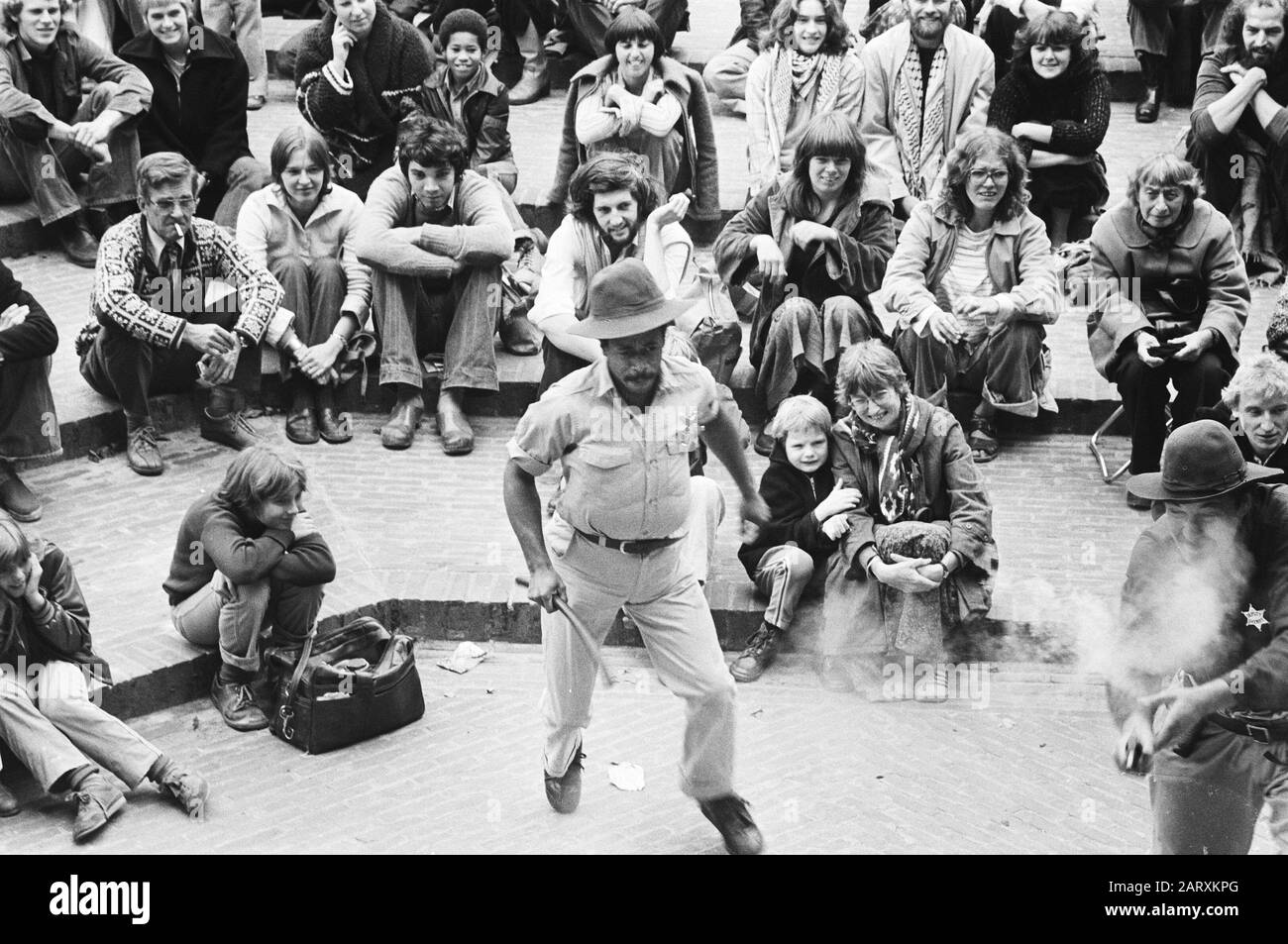 Theatre group 1970s hi-res stock photography and images - Alamy