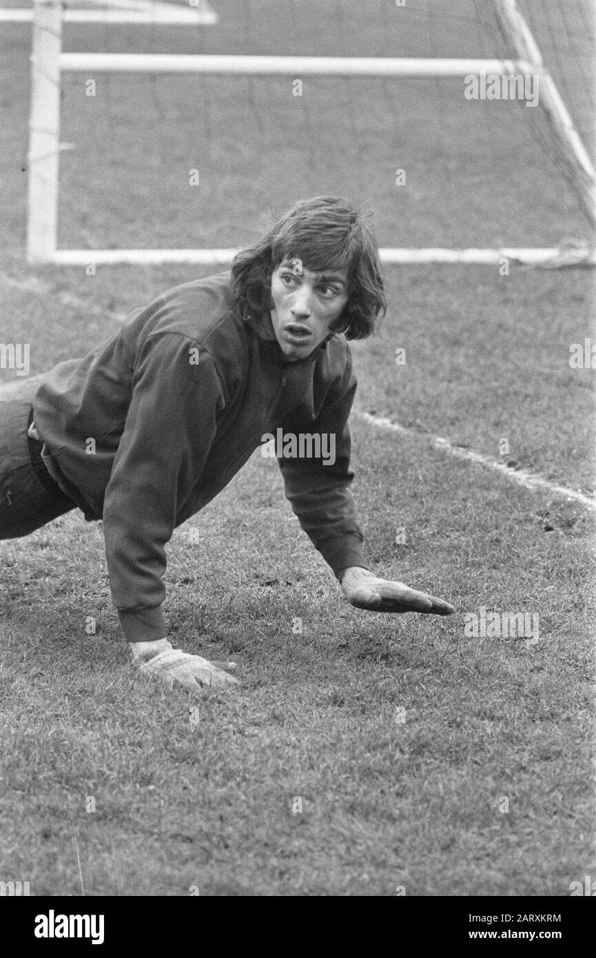 Training selection young oranje hi-res stock photography and images - Alamy