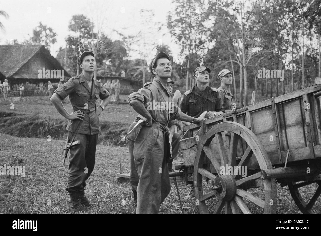 Sector Bandoeng [transport aircraft cast goods to parachute] [The ...