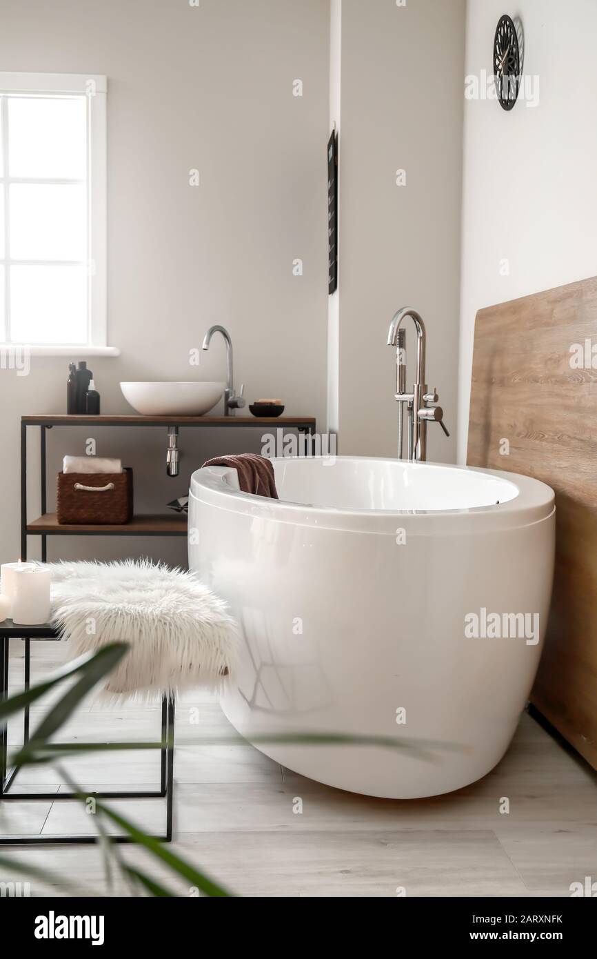 Interior of modern comfortable bathroom Stock Photo - Alamy