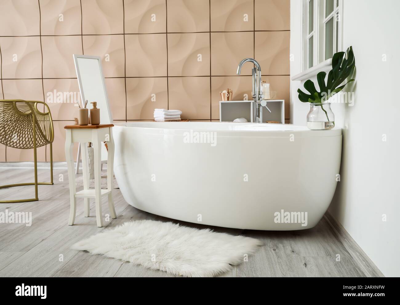 Interior of modern comfortable bathroom Stock Photo - Alamy