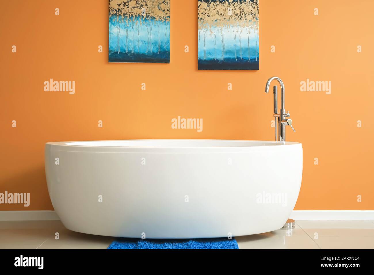 Interior of modern comfortable bathroom Stock Photo - Alamy