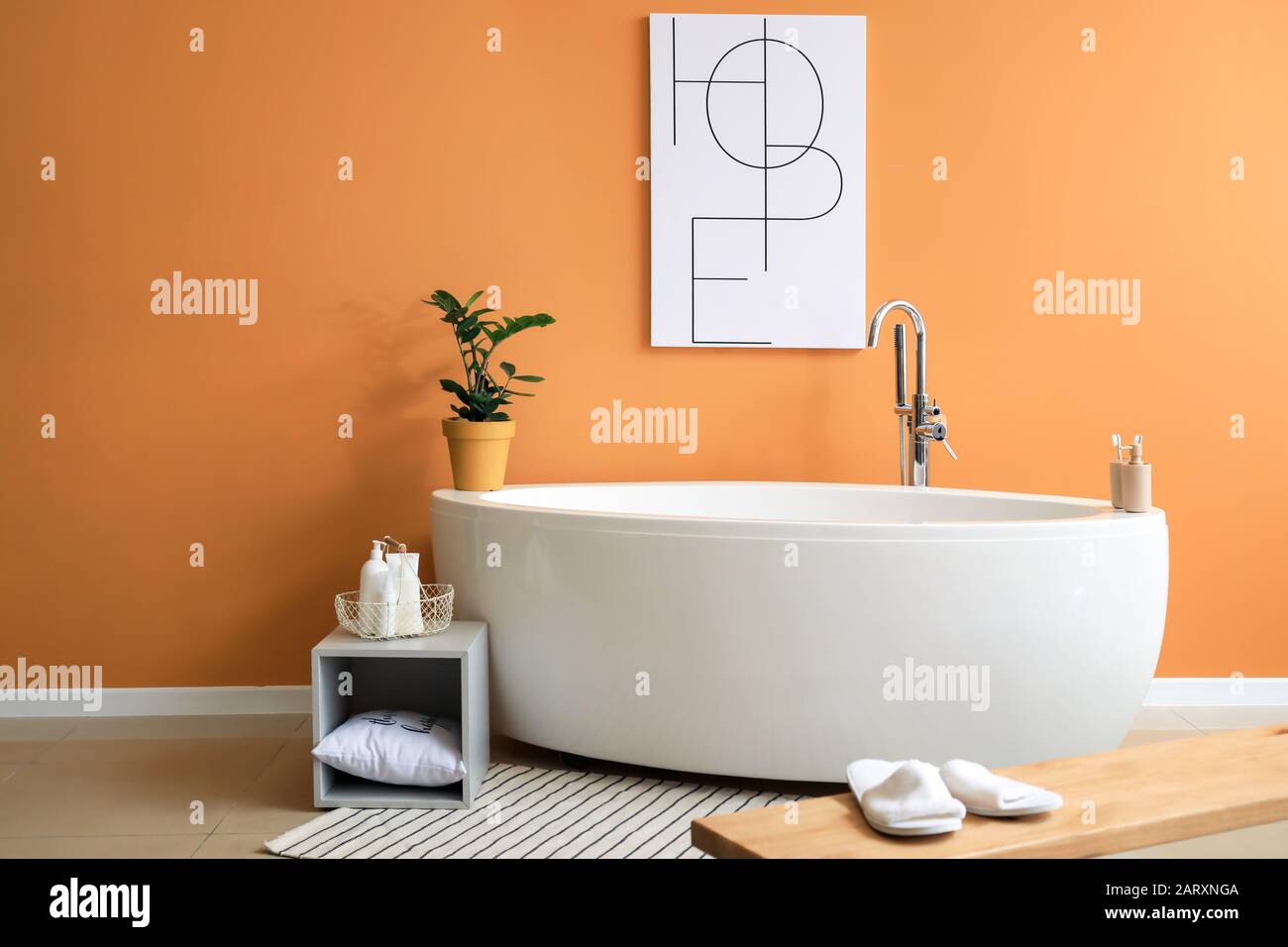 Interior of modern comfortable bathroom Stock Photo - Alamy