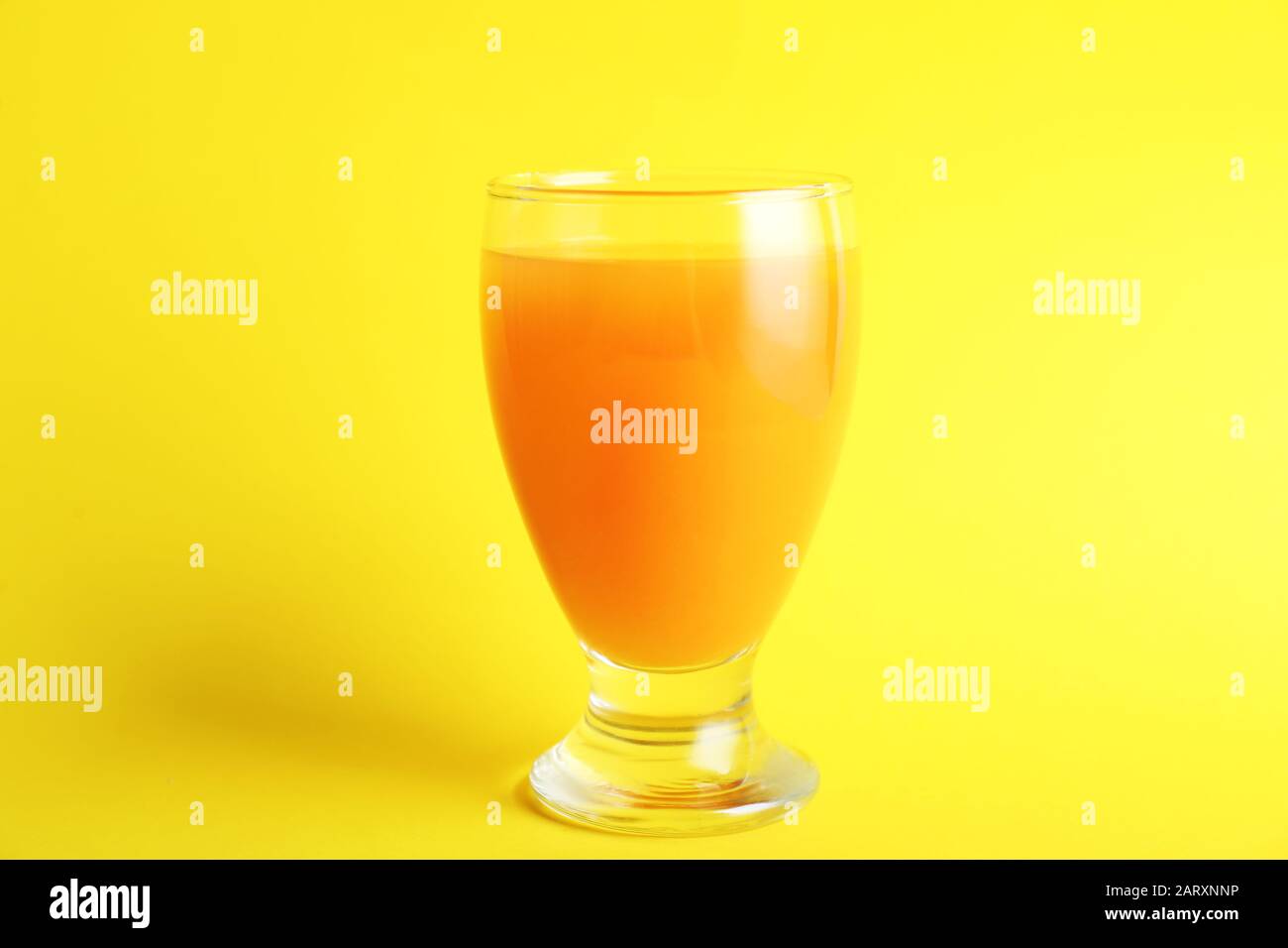 Glass of fresh orange juice on color background Stock Photo - Alamy