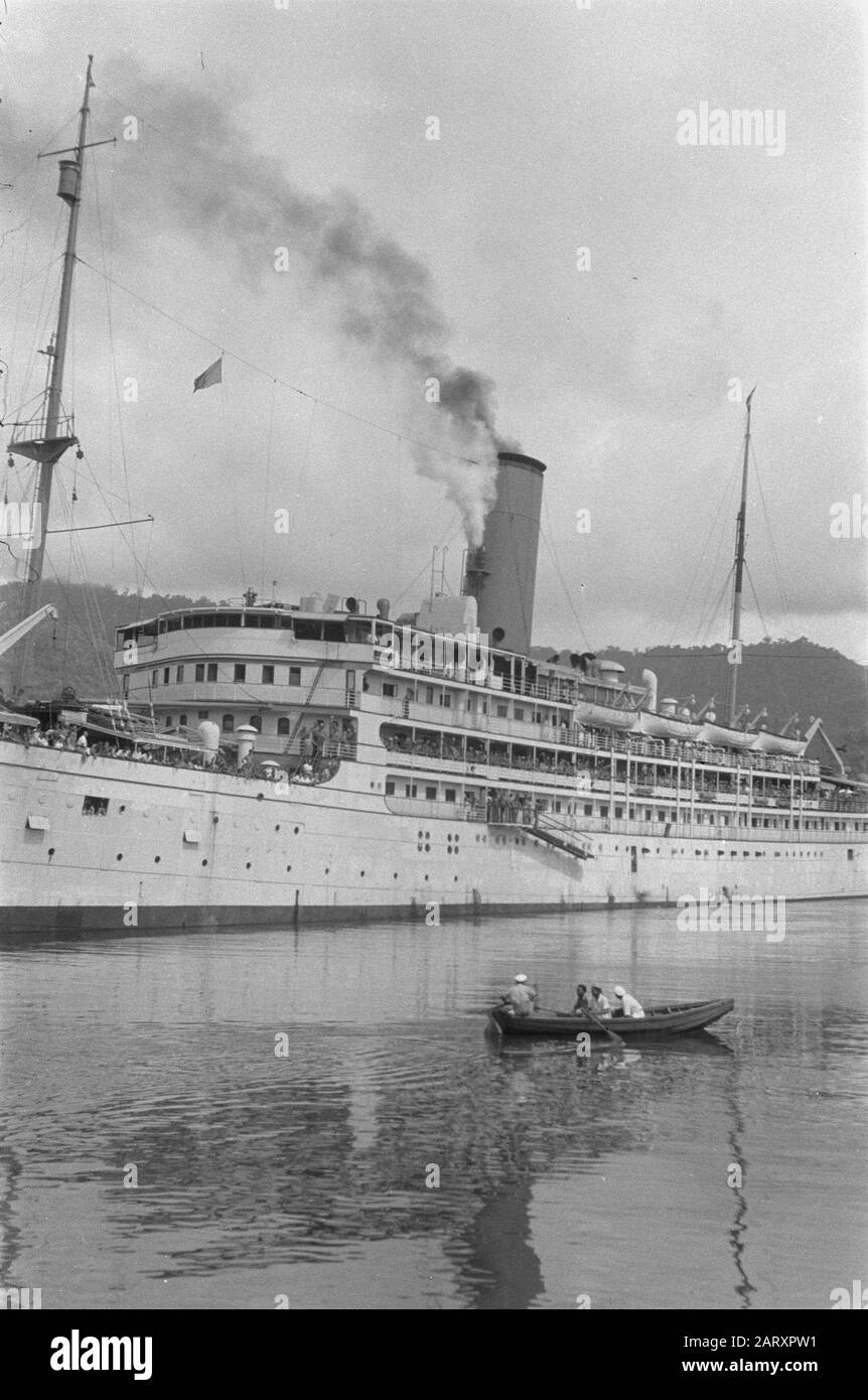 Farewell 2-14 R.I and G.B.I. in Padang Troop transport ship Plancius ...