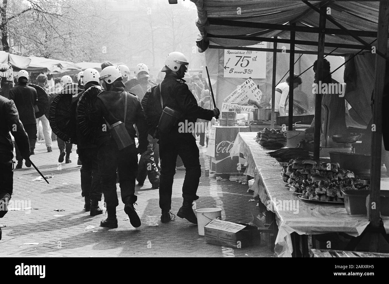 Throne change April 30, riots during Throne exchange smoke bomb ...