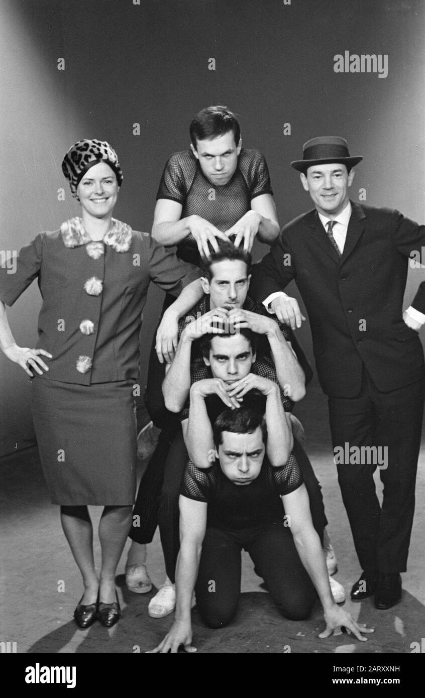 TV around T. van Duinhoven Mirror fight. Ina van Faassen, members of ...