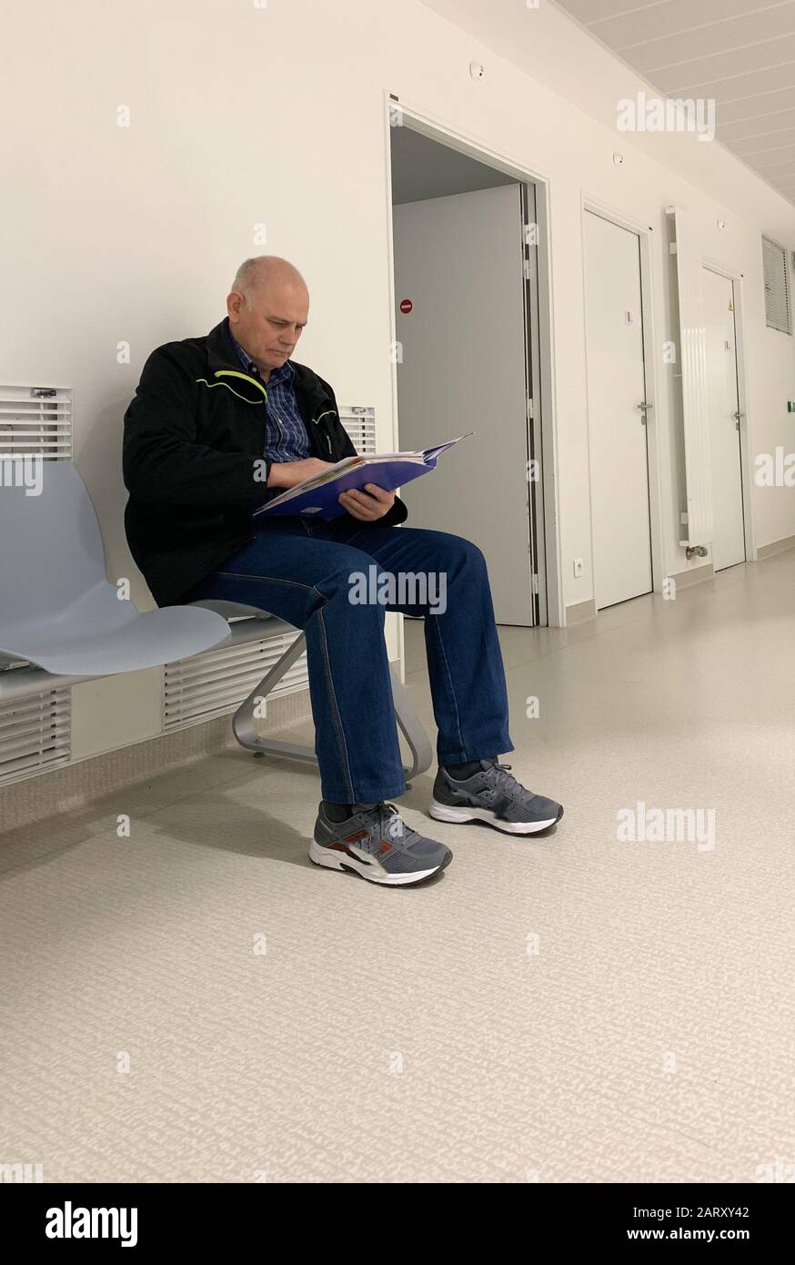 Medical Doctor Sitting On Bench High Resolution Stock Photography and ...
