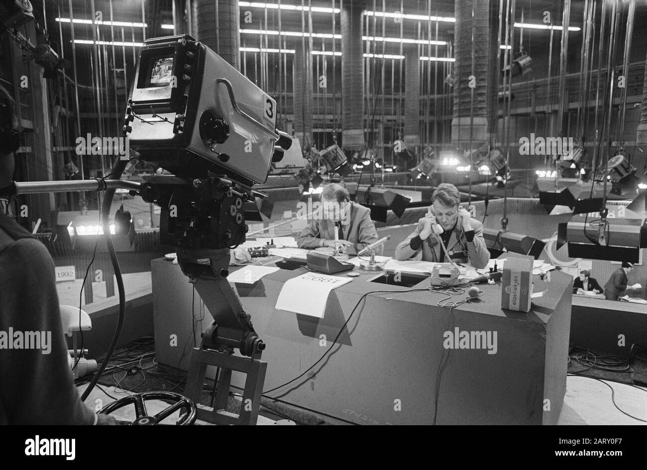Overview studio 1 Black and White Stock Photos & Images - Alamy