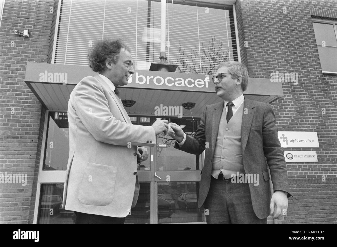 Two men before the entrance of Brocacef Date: April 3, 1986 Keywords ...