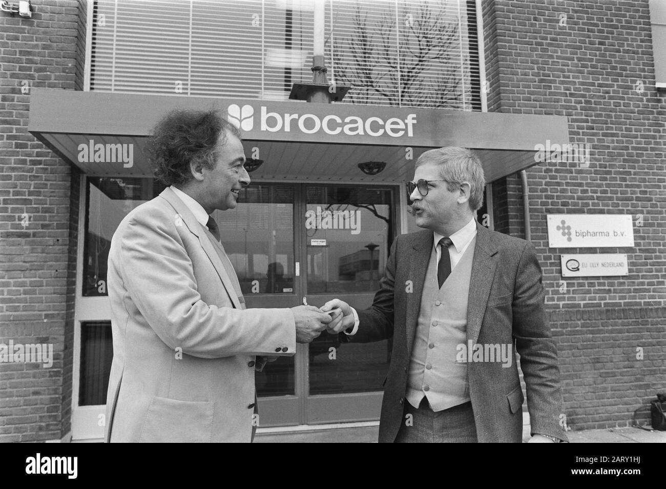 Two men before the entrance of Brocacef Date: April 3, 1986 Keywords ...