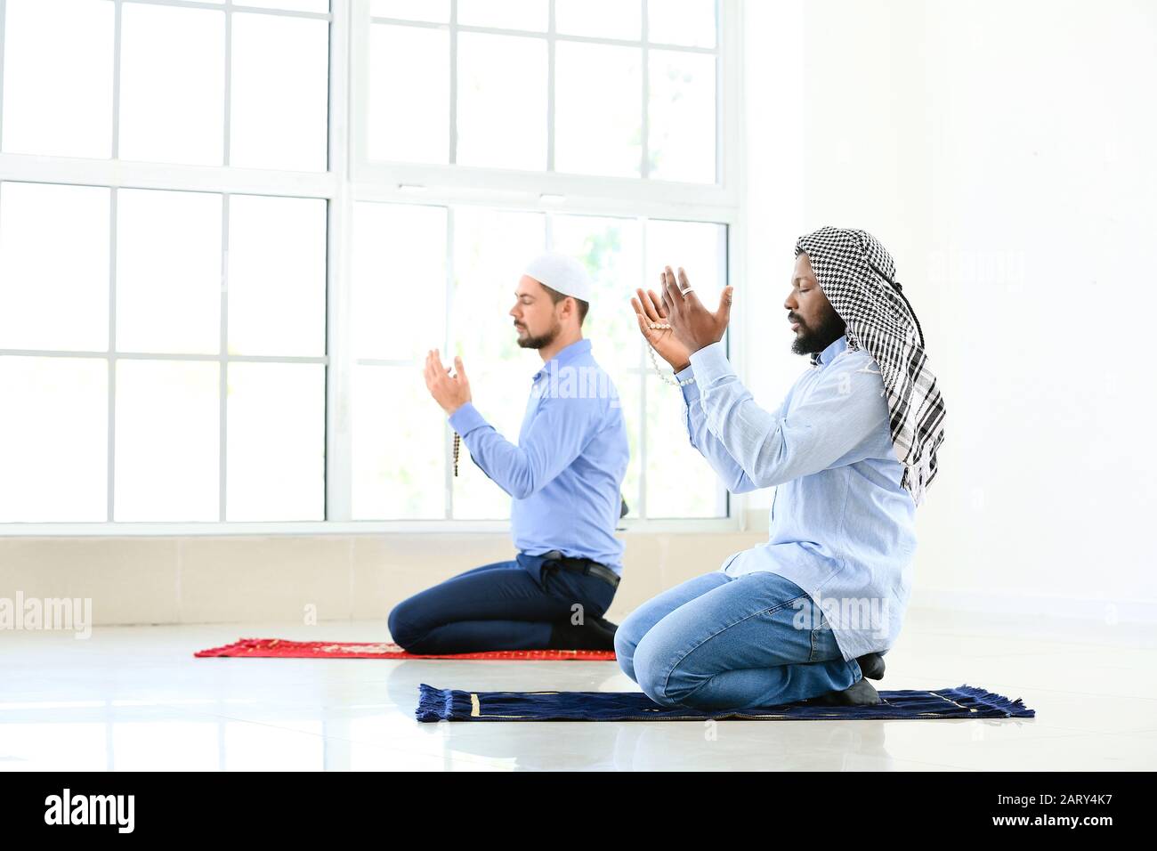 Muslim men praying namaz hi-res stock photography and images - Alamy