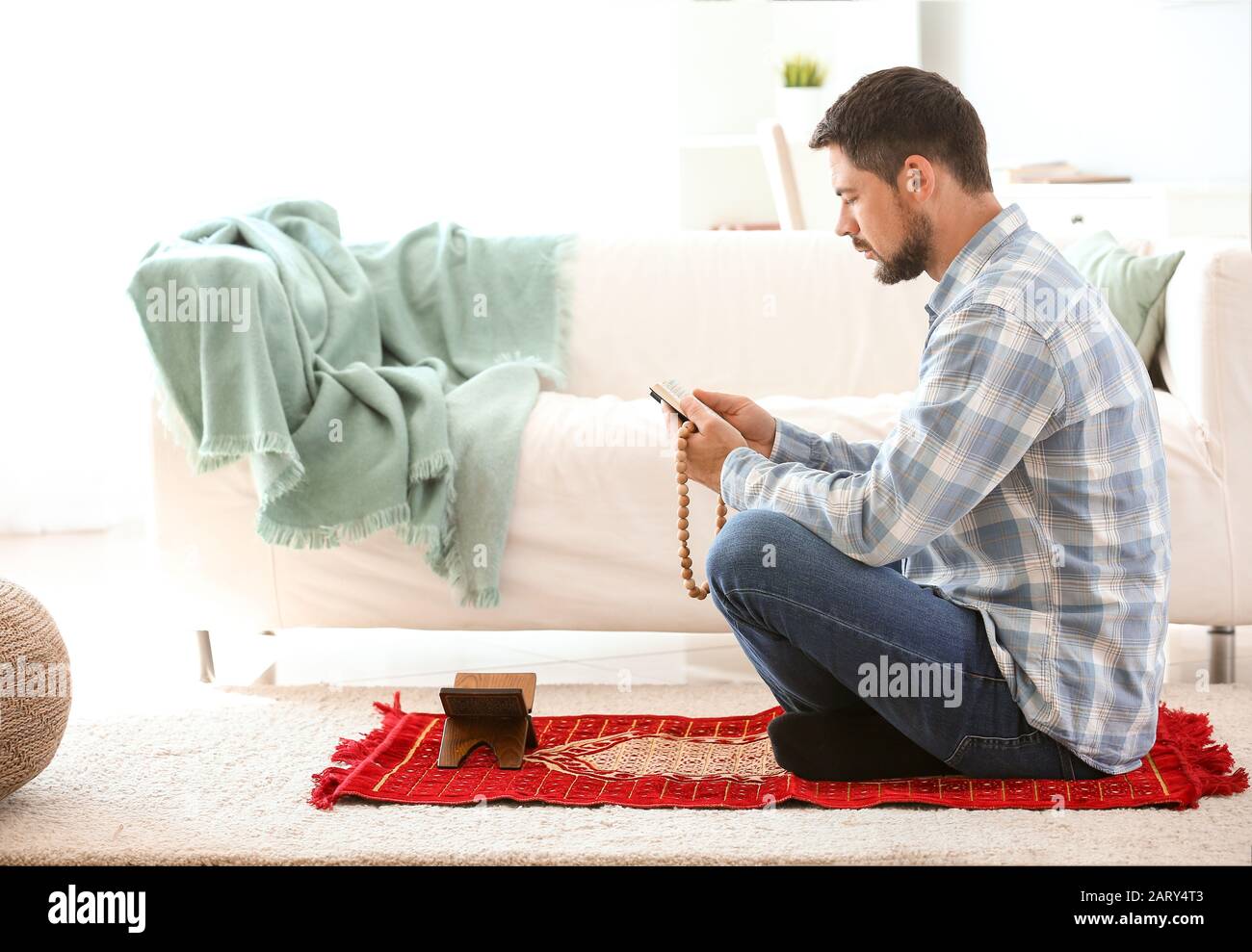 Muslim man praying at home Stock Photo - Alamy