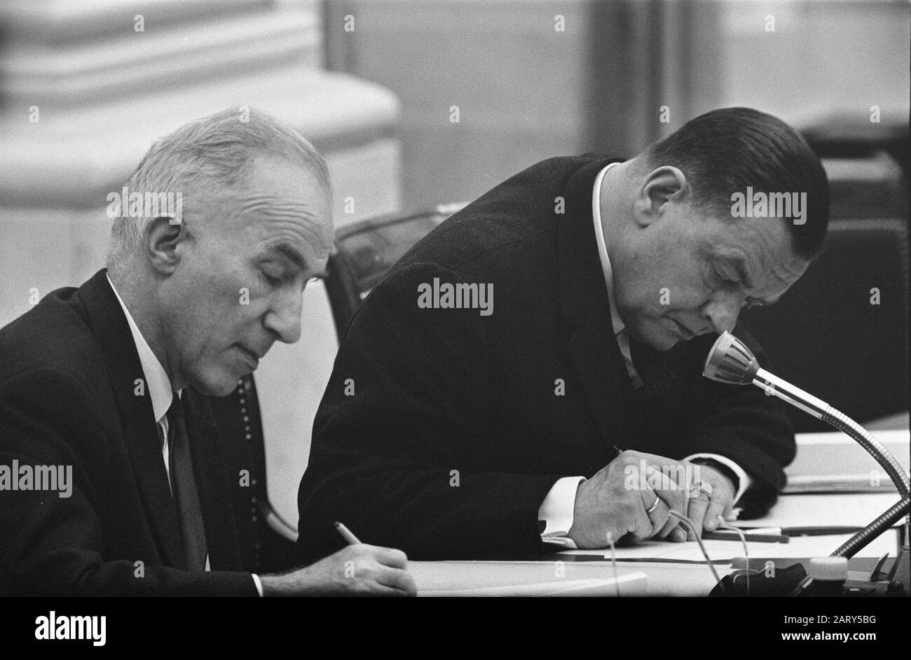 Number 12 beernink speaking hi-res stock photography and images - Alamy