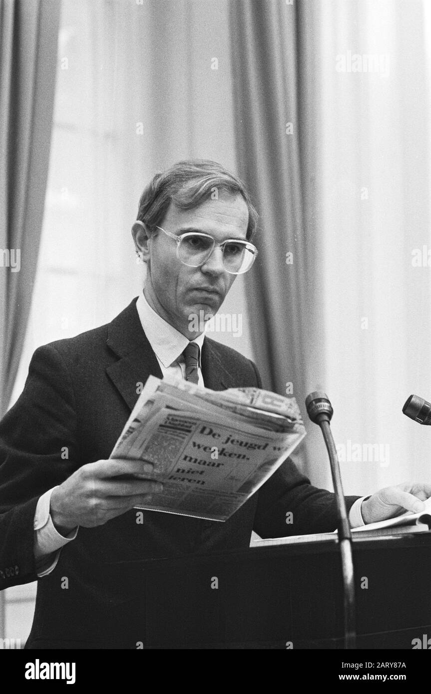 Newspaper unemployment Black and White Stock Photos & Images - Alamy