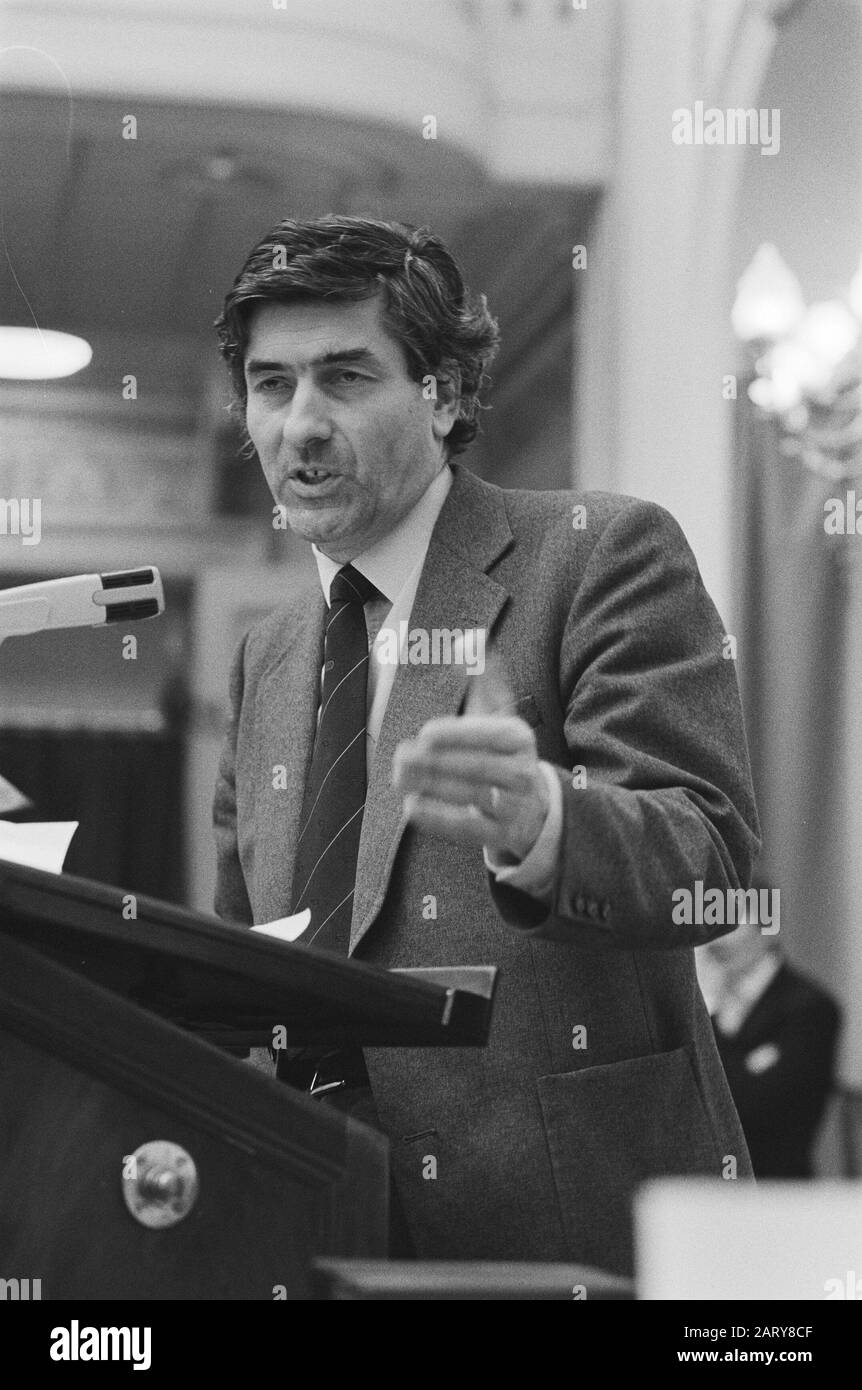 Second Chamber, debate on supply submarines to Taiwan, Lubbers behind ...