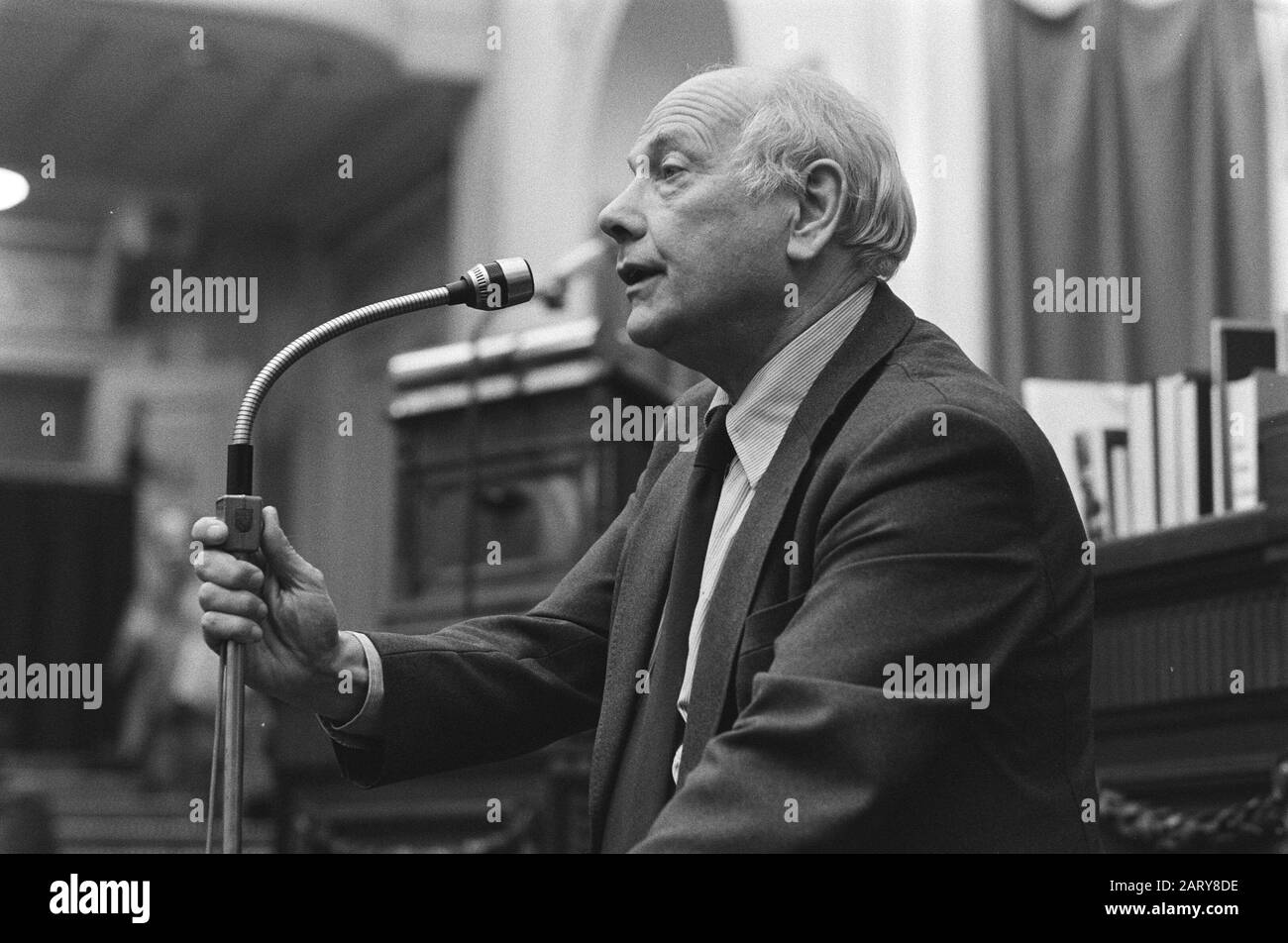 Second Chamber, debate on supply submarines to Taiwan, Den Uyl behind ...