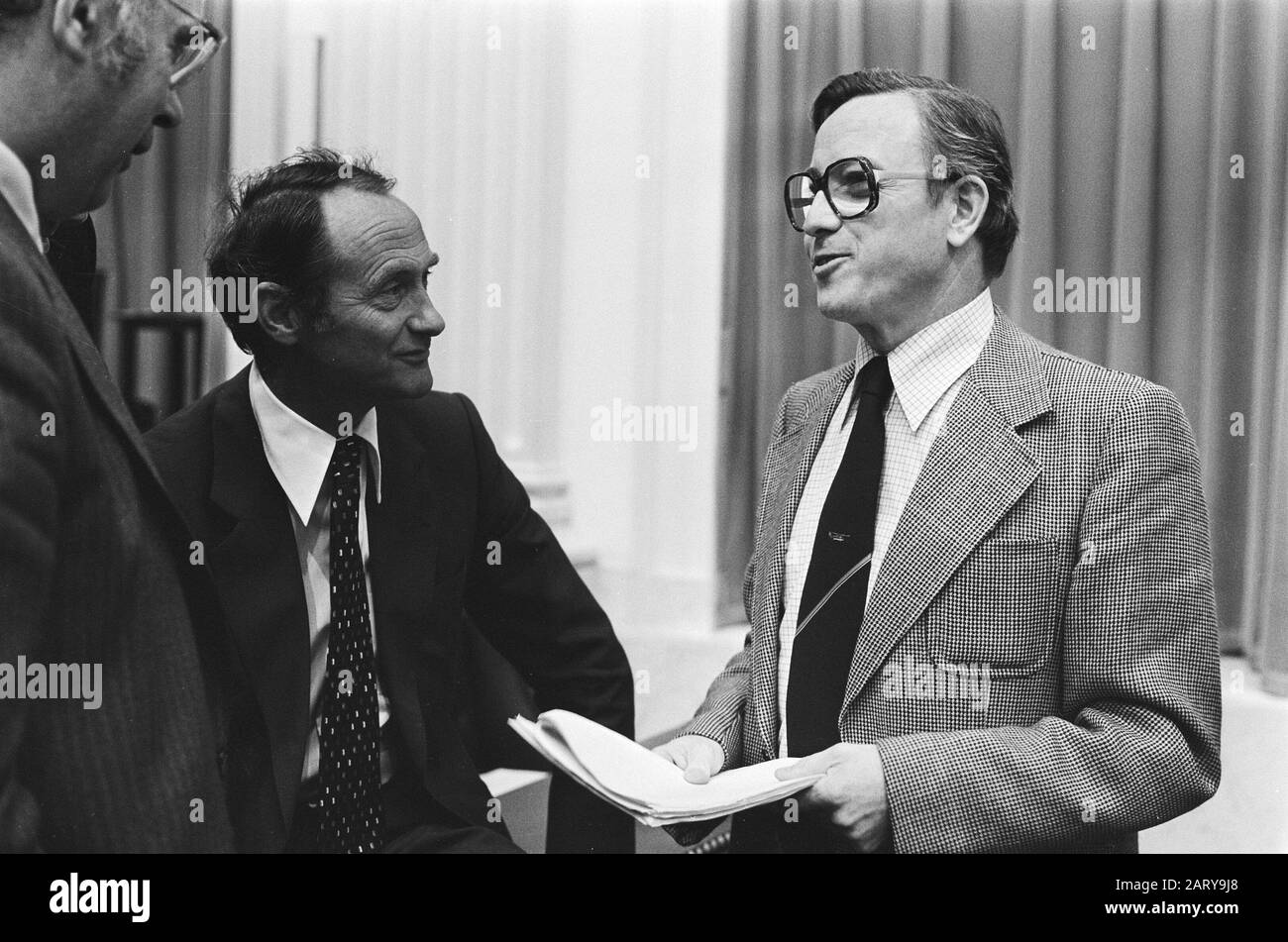 Second Chamber, revision WIR; CDA spokesman Van Zeil (r) and former ...