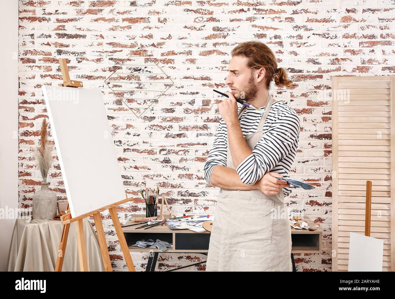 Painting thinking canvas man hi-res stock photography and images - Alamy