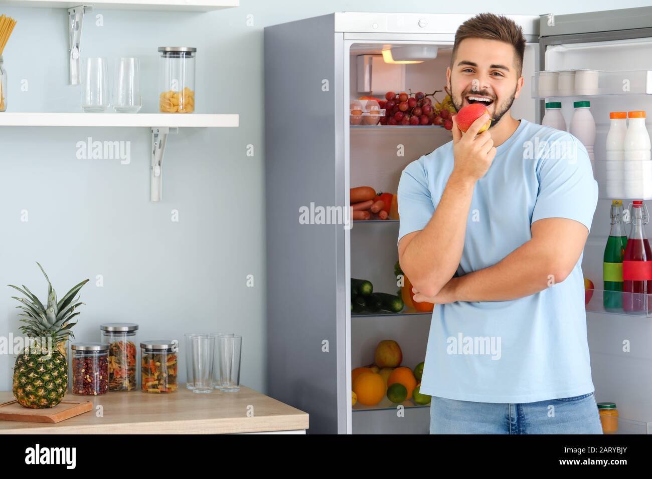 Apple storage fridge hi-res stock photography and images - Alamy