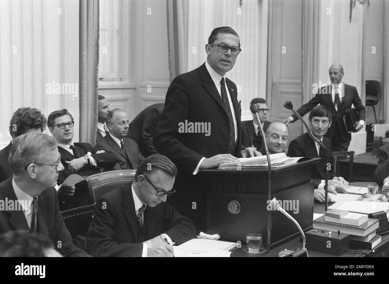 Second Chamber: reply of government, Biesheuvel to the word, overview ...