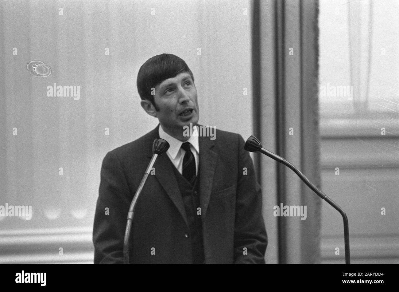 Second Chamber: Budget Interior Date: 19 October 1971 Keywords ...