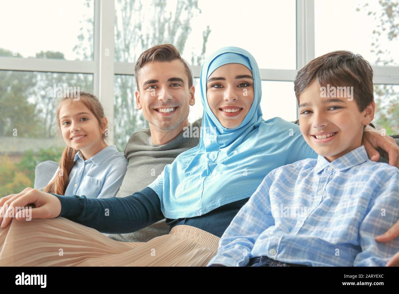 Muslim family hi-res stock photography and images - Alamy