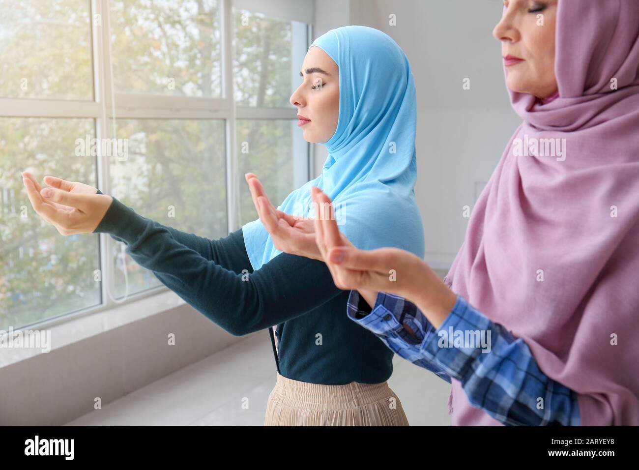 Muslim women praying in room Stock Photo - Alamy
