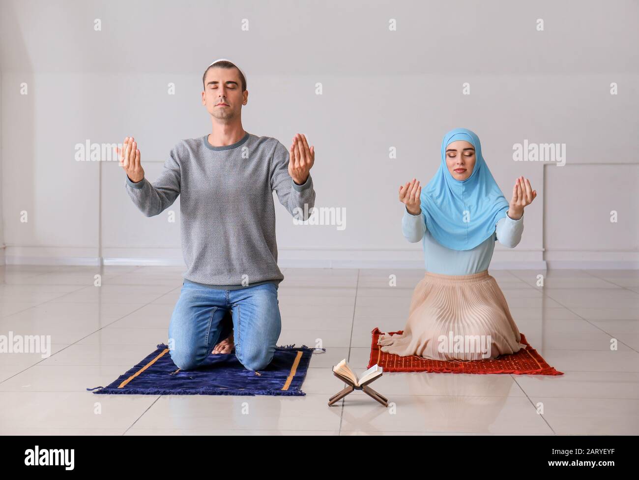 Muslim husband wife praying hi-res stock photography and images - Alamy