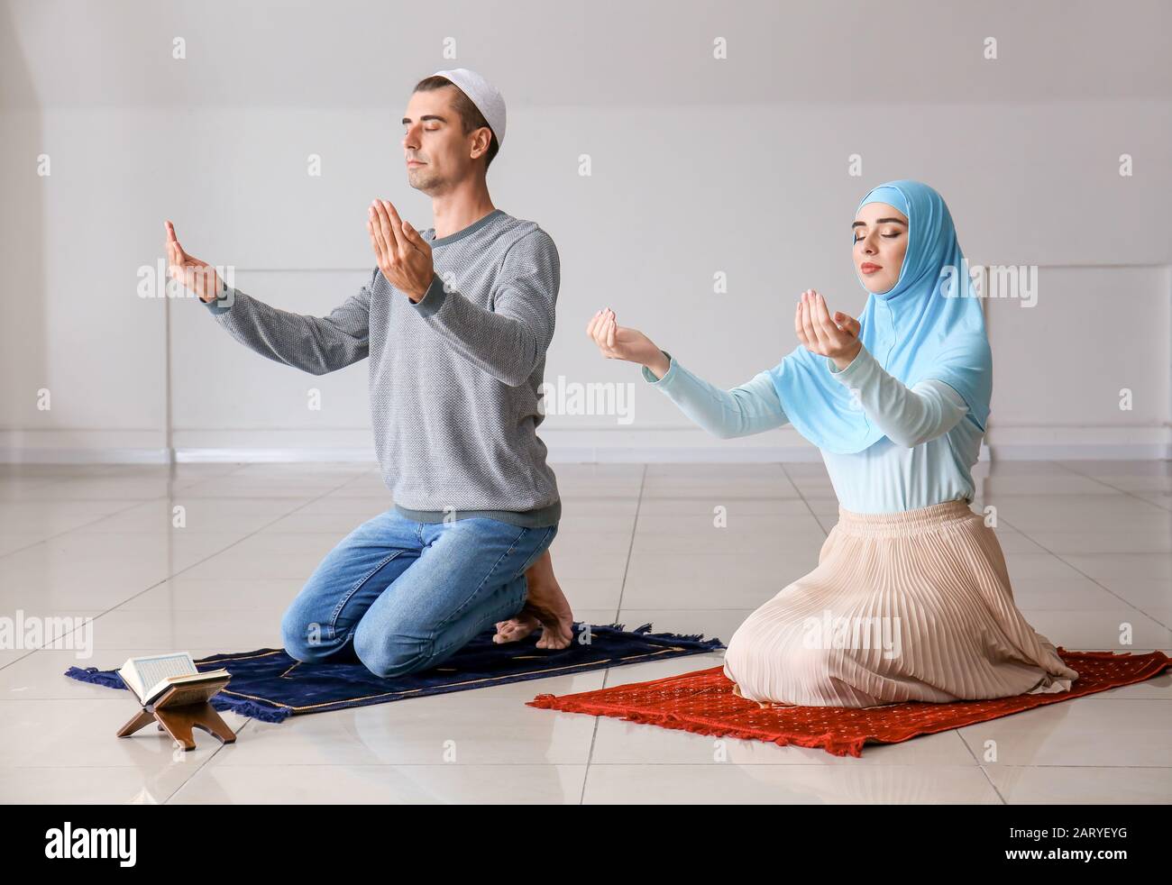 Muslim couple indoors hi-res stock photography and images - Alamy