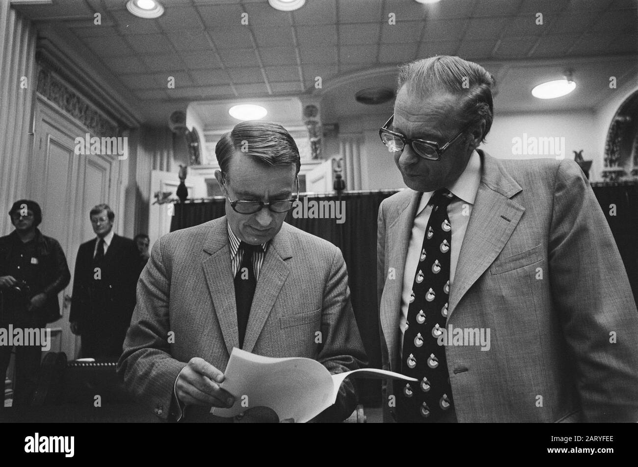 Second Chamber: Letters Van Agt, Roethof (right) Date: 31 August 1976 ...