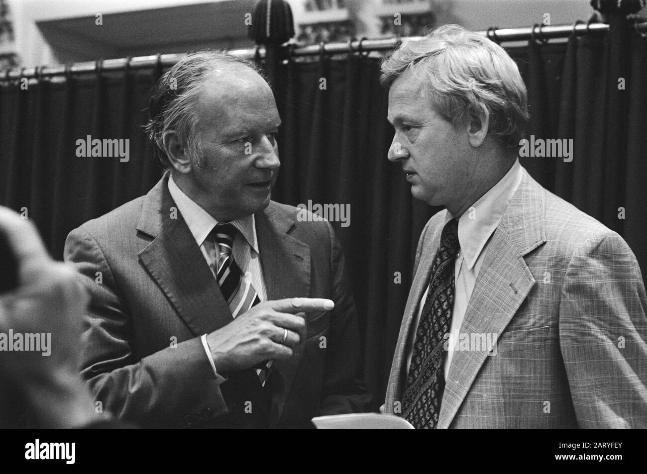 House: letter related to nuclear power plants Kruisinga and Andriessen Date: May 26, 1976 ...