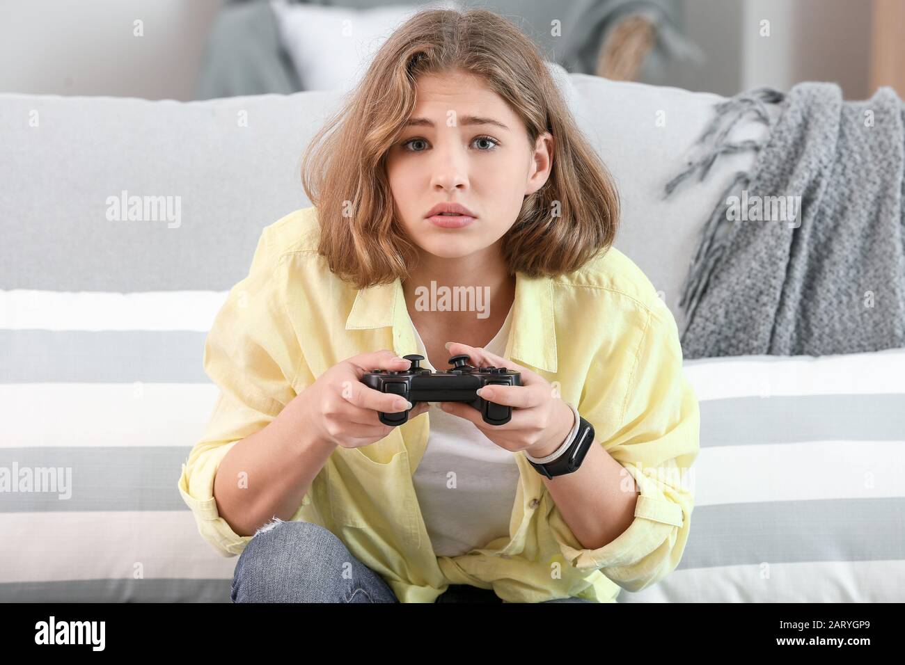 Kid losing game sad hi-res stock photography and images - Alamy