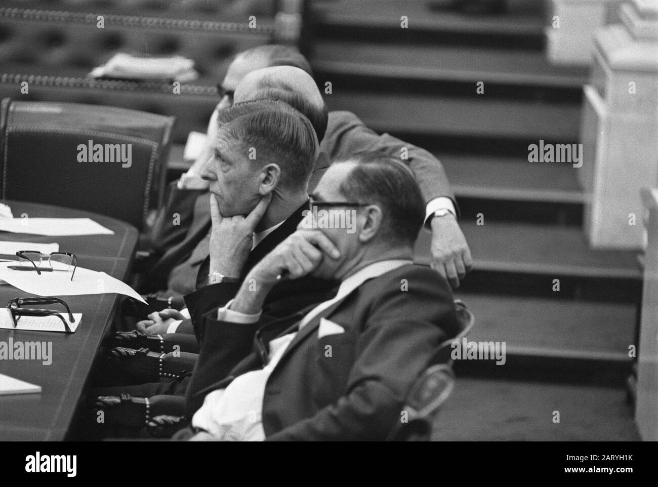 Second Chamber of Defence Budget. Issues 16.17 Minister Den Toom Date ...