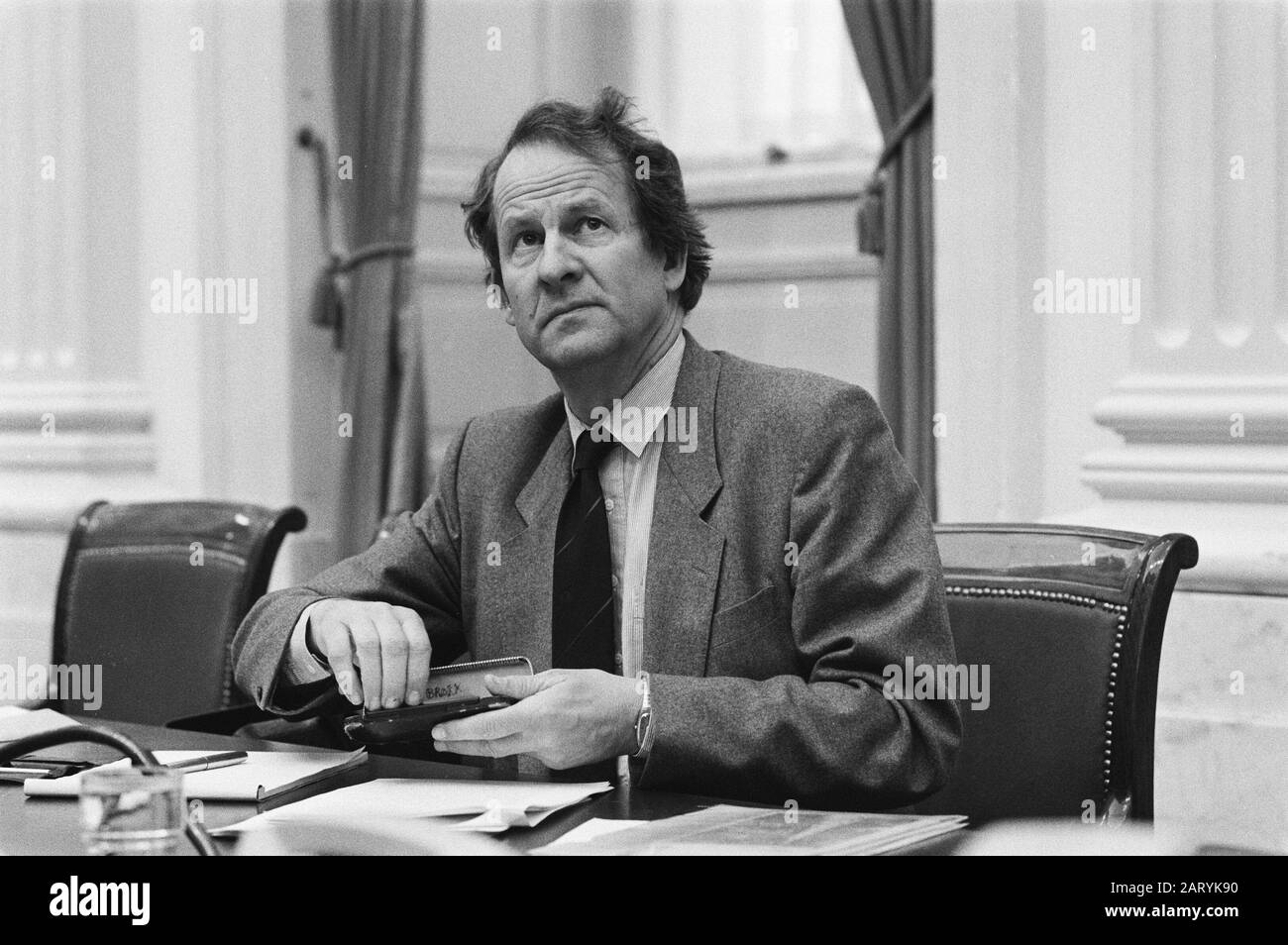 Lower house talks hi-res stock photography and images - Alamy