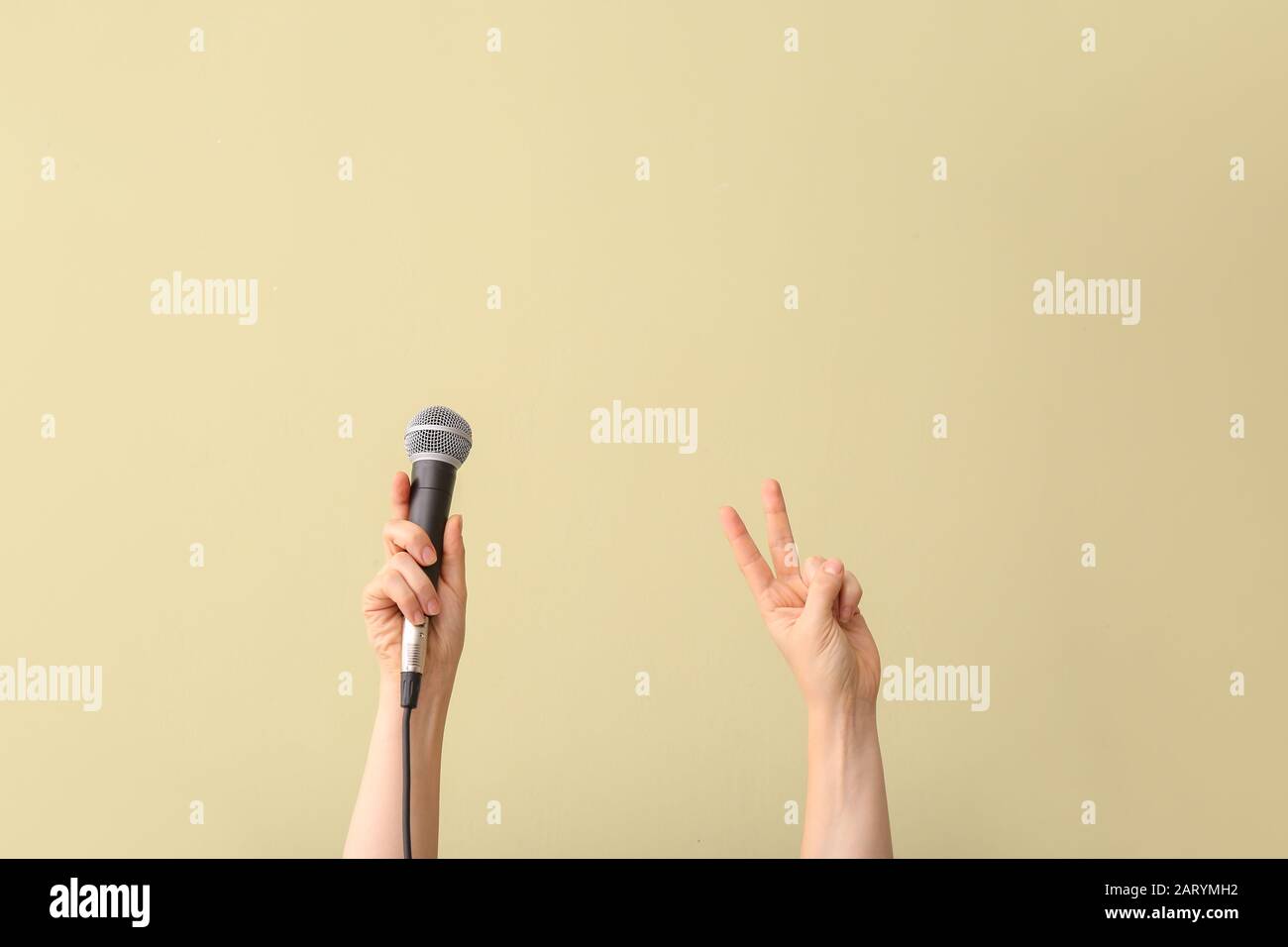 Holding mic with both hands hi-res stock photography and images - Alamy