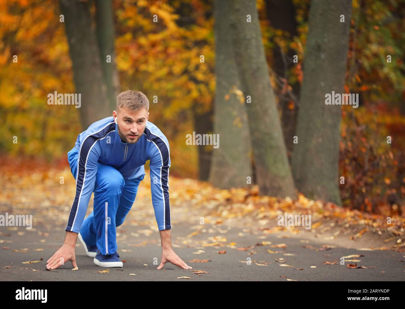 Crouch start hi-res stock photography and images - Alamy