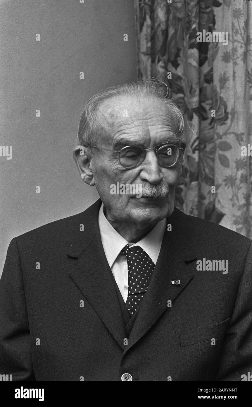 Dutch parliament formerly hi-res stock photography and images - Alamy