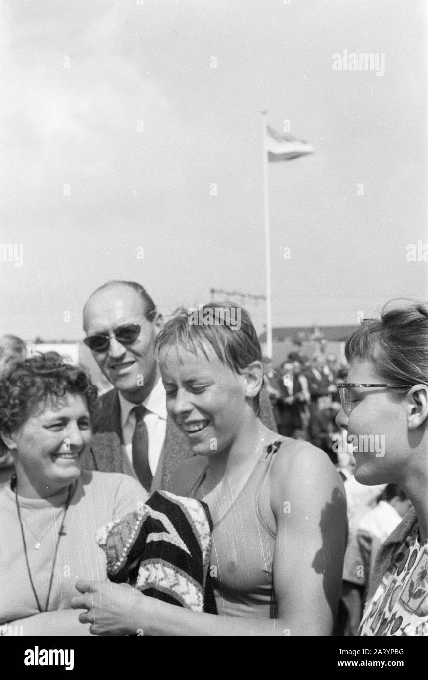 1960 olympic swimming hi-res stock photography and images - Alamy