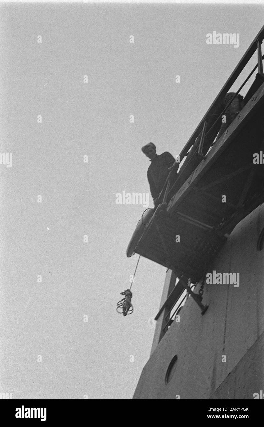Ships crew Black and White Stock Photos & Images - Alamy
