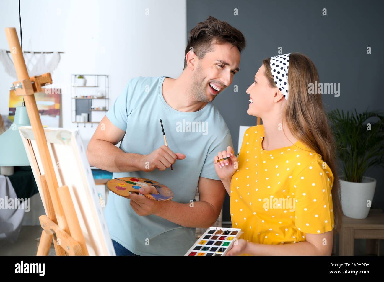 Couple in artists studio hi-res stock photography and images - Alamy