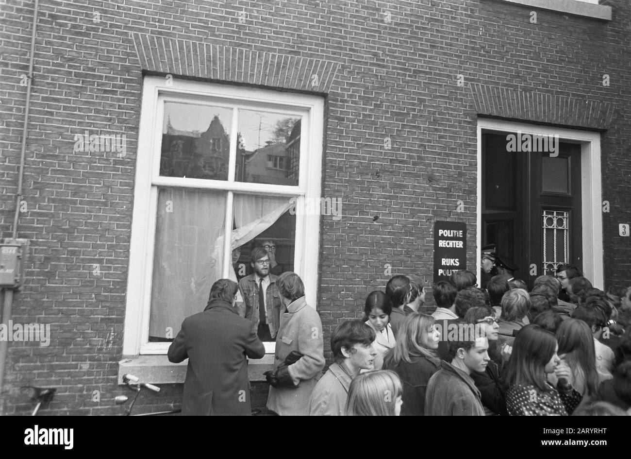 Twenty students for police justice regarding occupation Mexican ...
