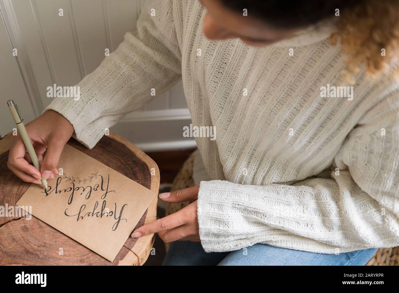 Writing card woman hi-res stock photography and images - Alamy