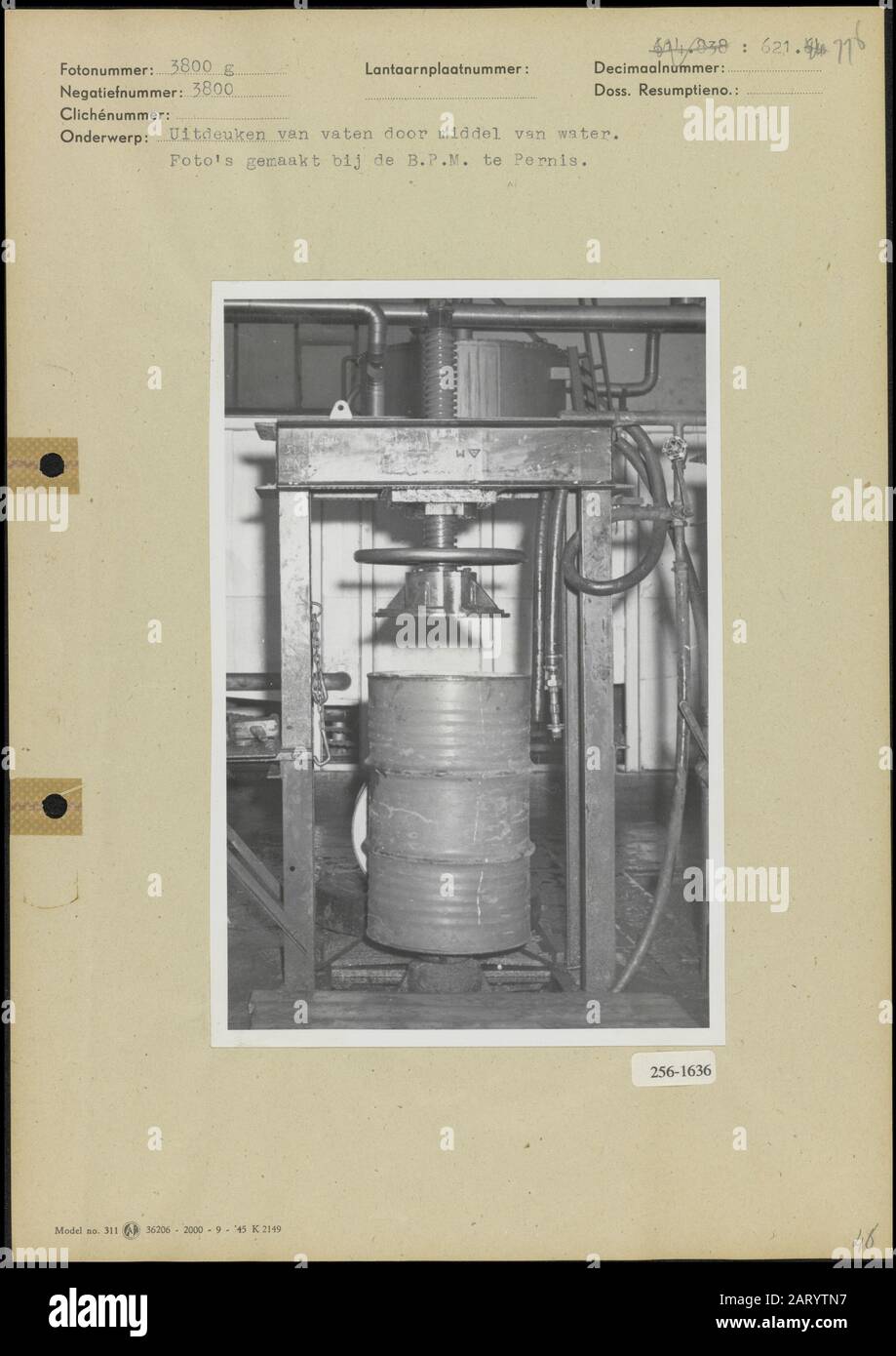 16 december 1952 hi-res stock photography and images - Alamy