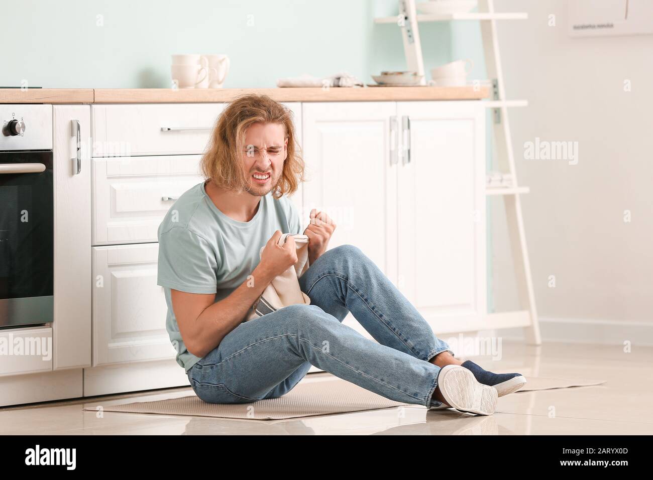 Kitchen breakup hi-res stock photography and images - Alamy