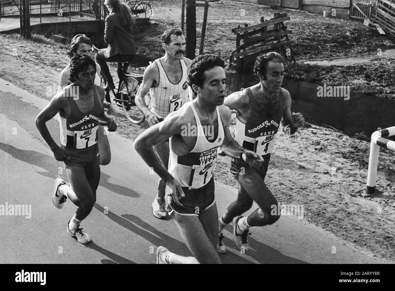 Marathon van Rotterdam 1983 V.l.n.r. in the breakaway Lopes, José Gómez ...