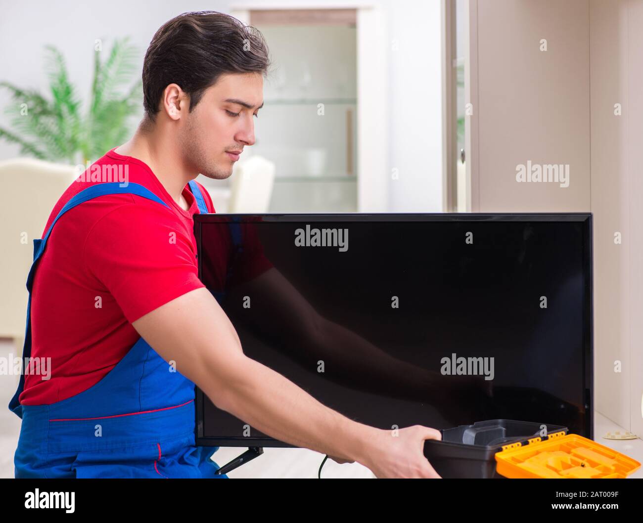 The professional repair engineer repairing broken tv Stock Photo - Alamy