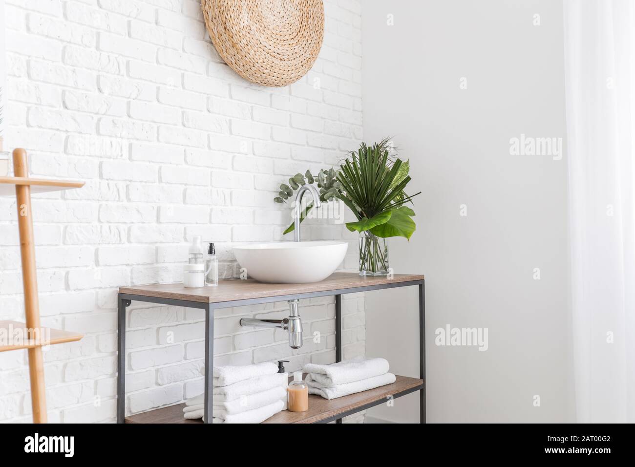 Interior of modern comfortable bathroom Stock Photo - Alamy