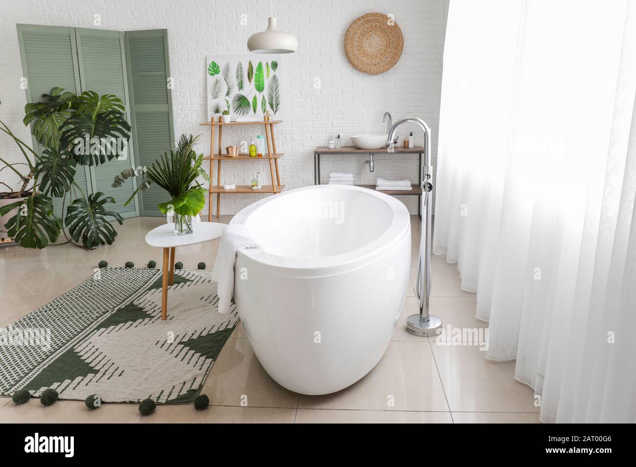 Interior of modern comfortable bathroom Stock Photo - Alamy